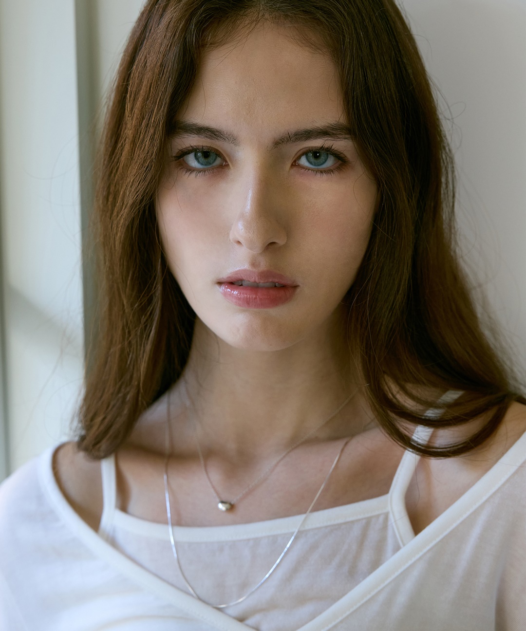 레터프롬문 [진훤 PICK!] 이브 레이어드 브이넥 탑 ( 2 colors )