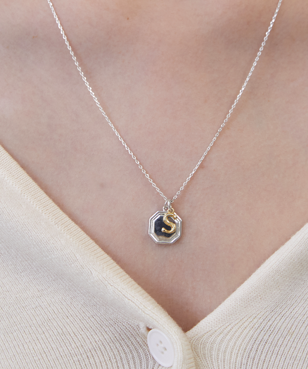 바이위켄드 Moment initial necklace