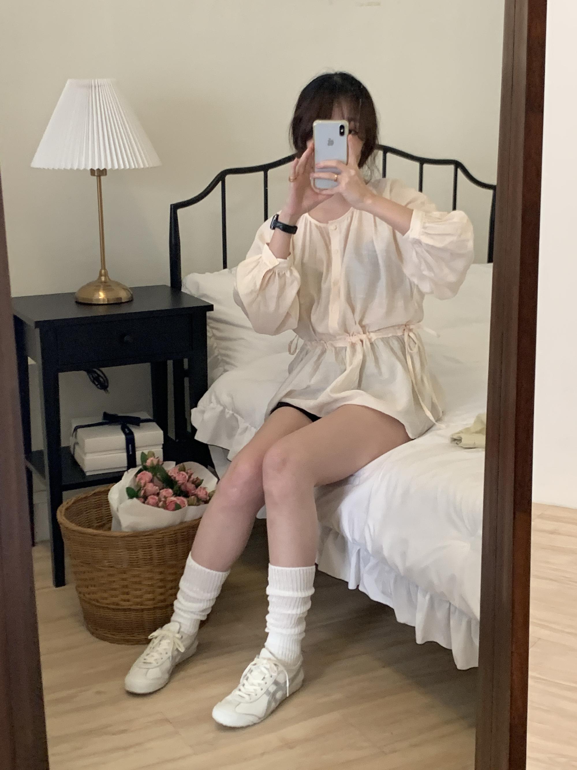 무드달 셔링 스트링 블라우스(2col)