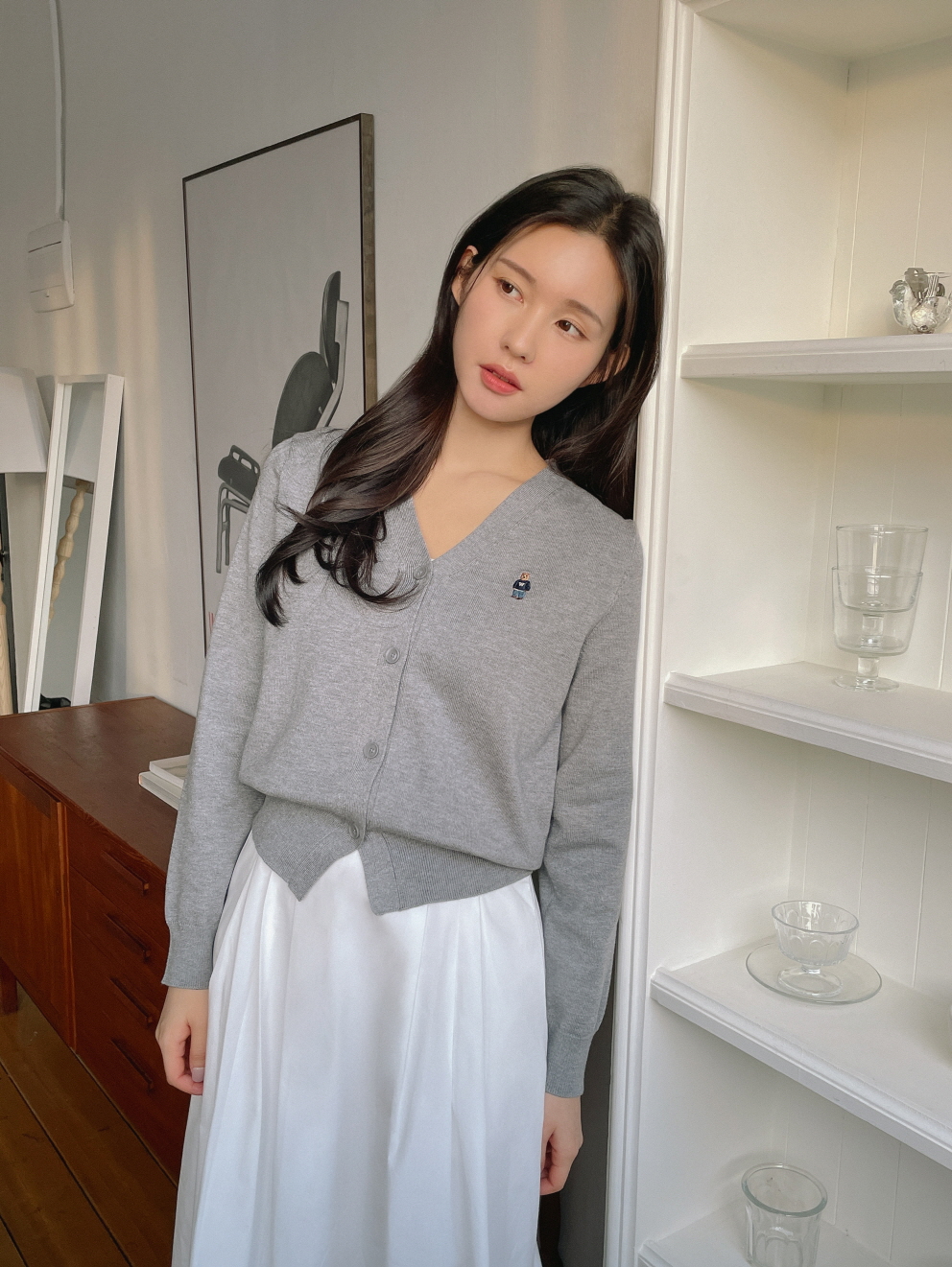 후아유 [인플루언서 PICK/25SS NEW] 스티브 V넥 클래식 가디건 (F) / WHCKF2353F