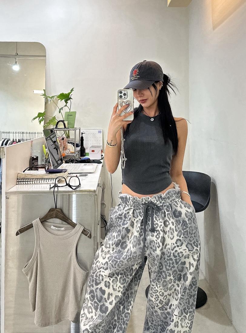 하이이룸 피그먼트 자수 골지 굴림 나시티셔츠 (5col)